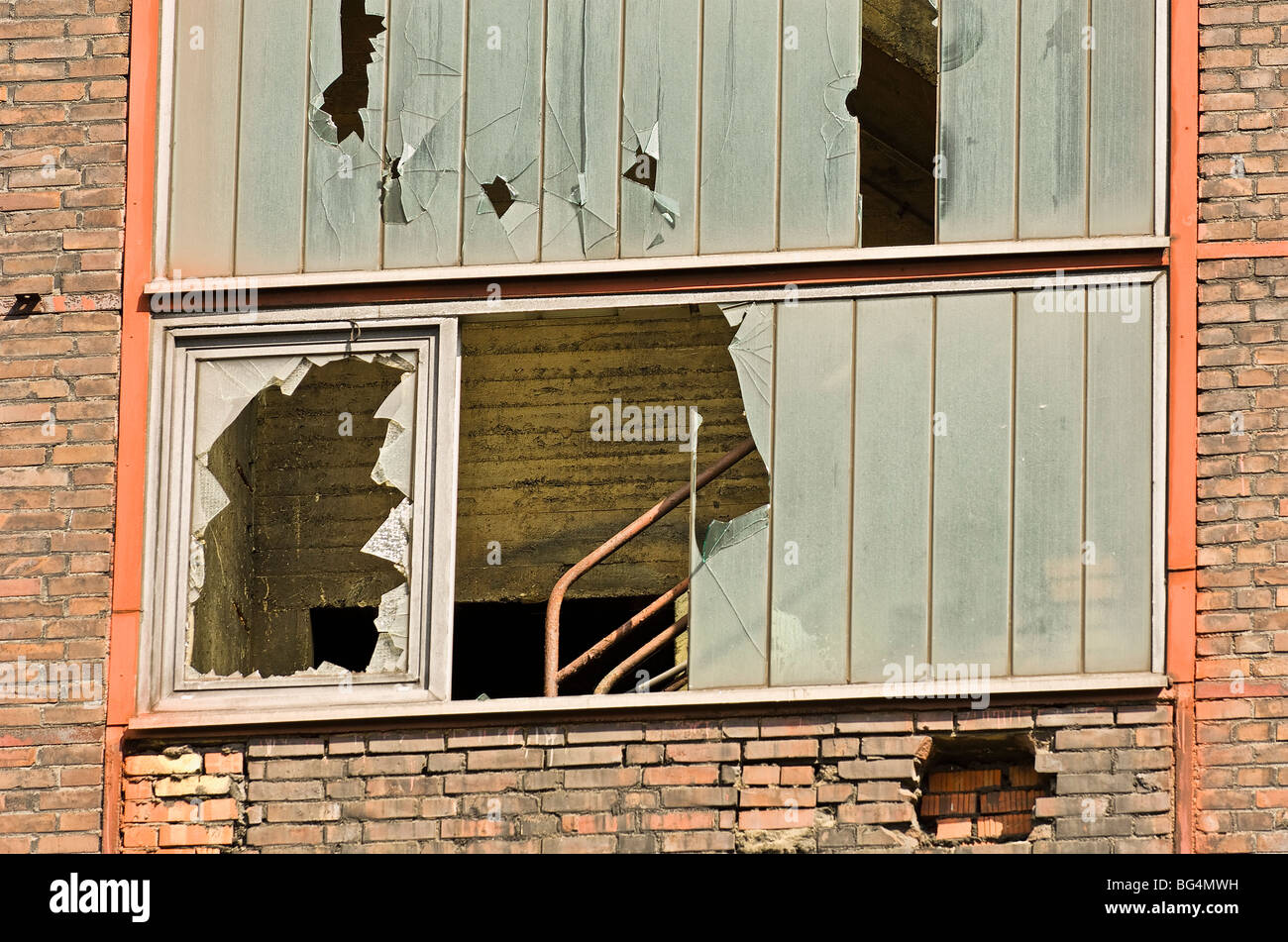 Broken factory hi-res stock photography and images - Alamy