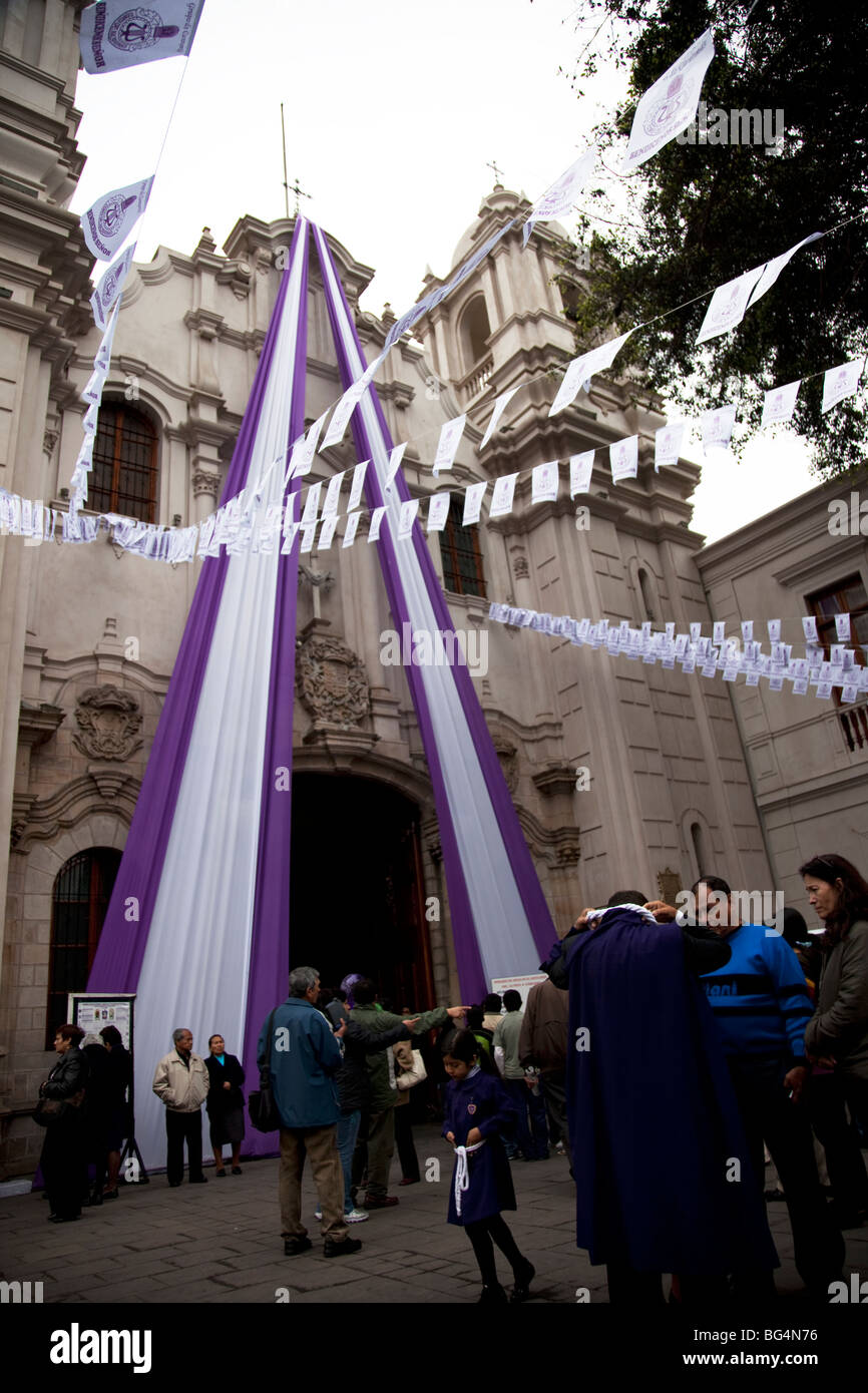 The Senor de Milagros, or Lord of Miracles Procession, in Lima, Peru ...