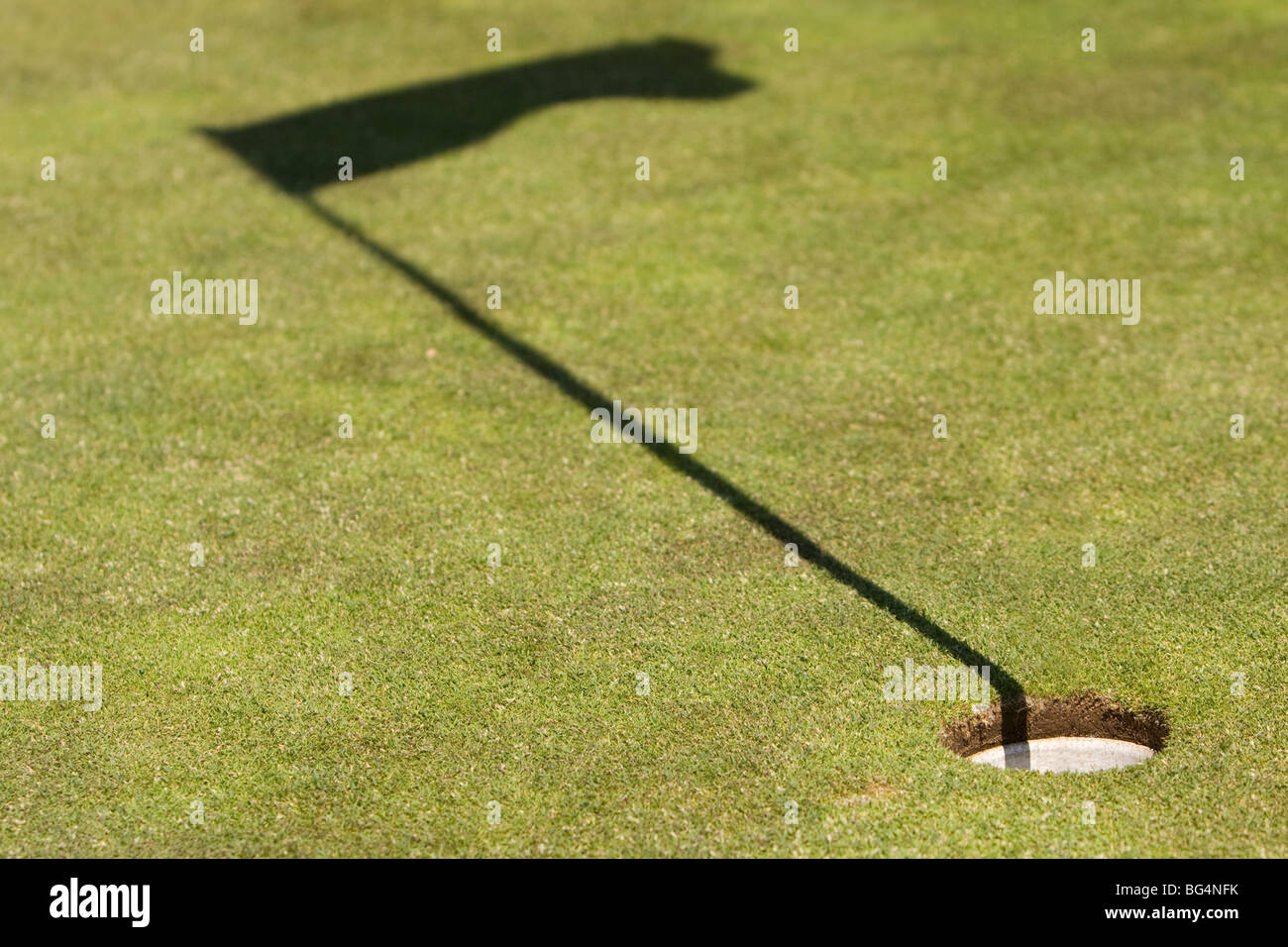 Golf hole flag hi-res stock photography and images - Alamy