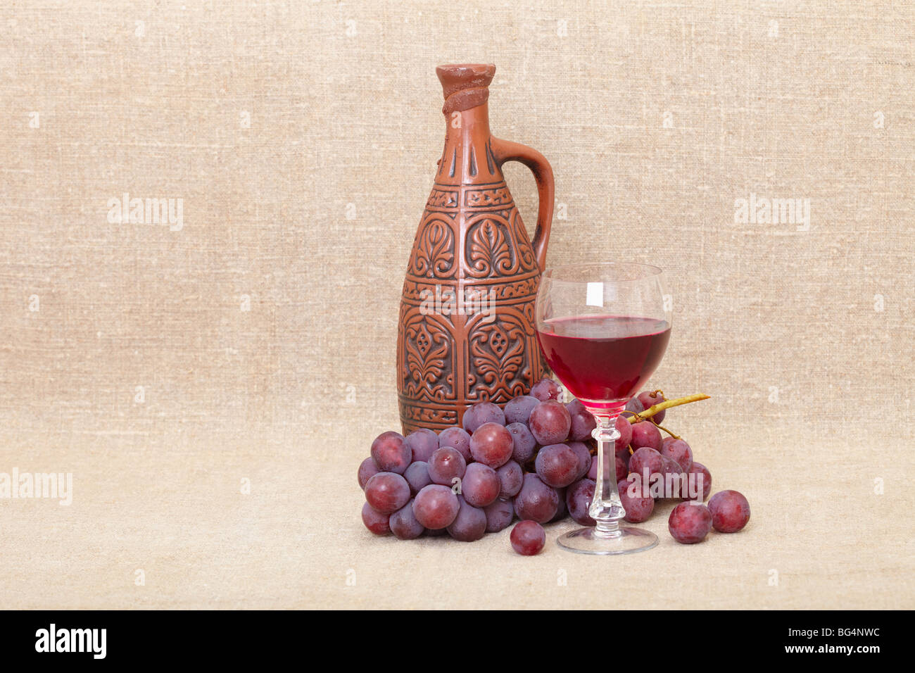 Large grape cluster hi-res stock photography and images - Alamy