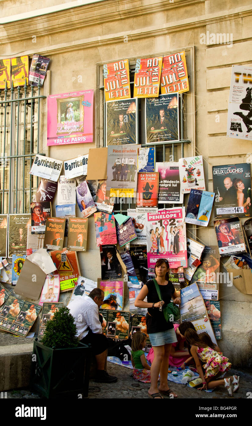 The square below the Palace of the Popes at the Avignon Theater ...