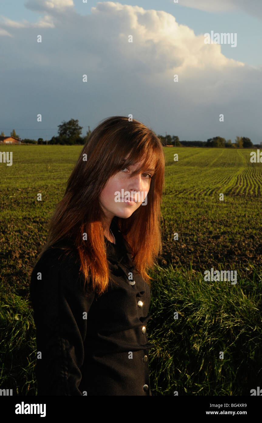 Teenage girl posing in warm evening light in countryside Stock Photo ...