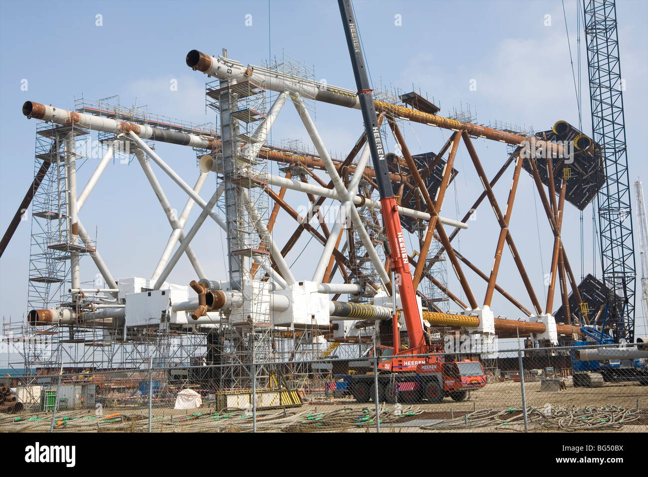 Oil drilling platform legs hi-res stock photography and images - Alamy