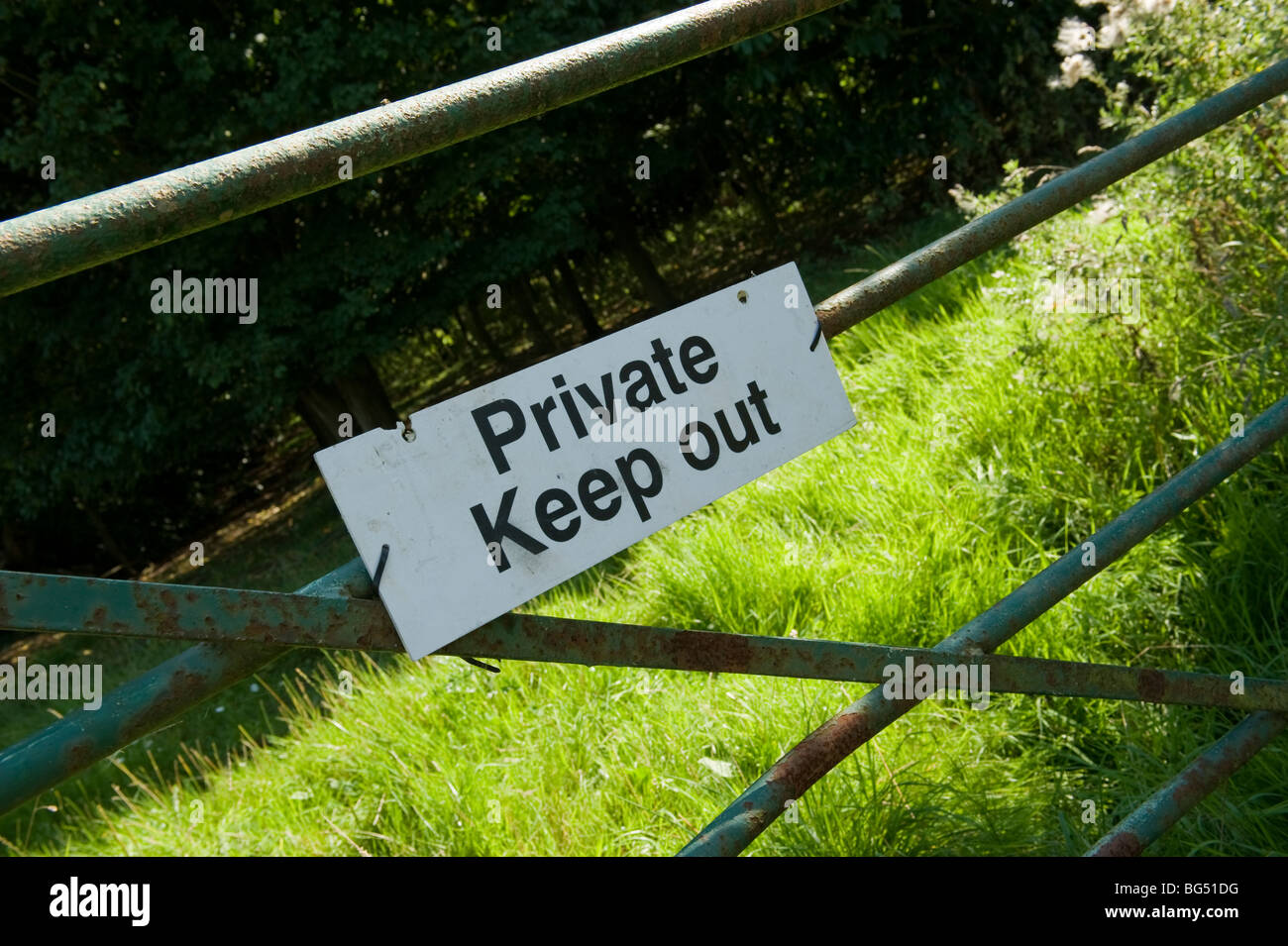 Gate private property sign hi-res stock photography and images - Alamy
