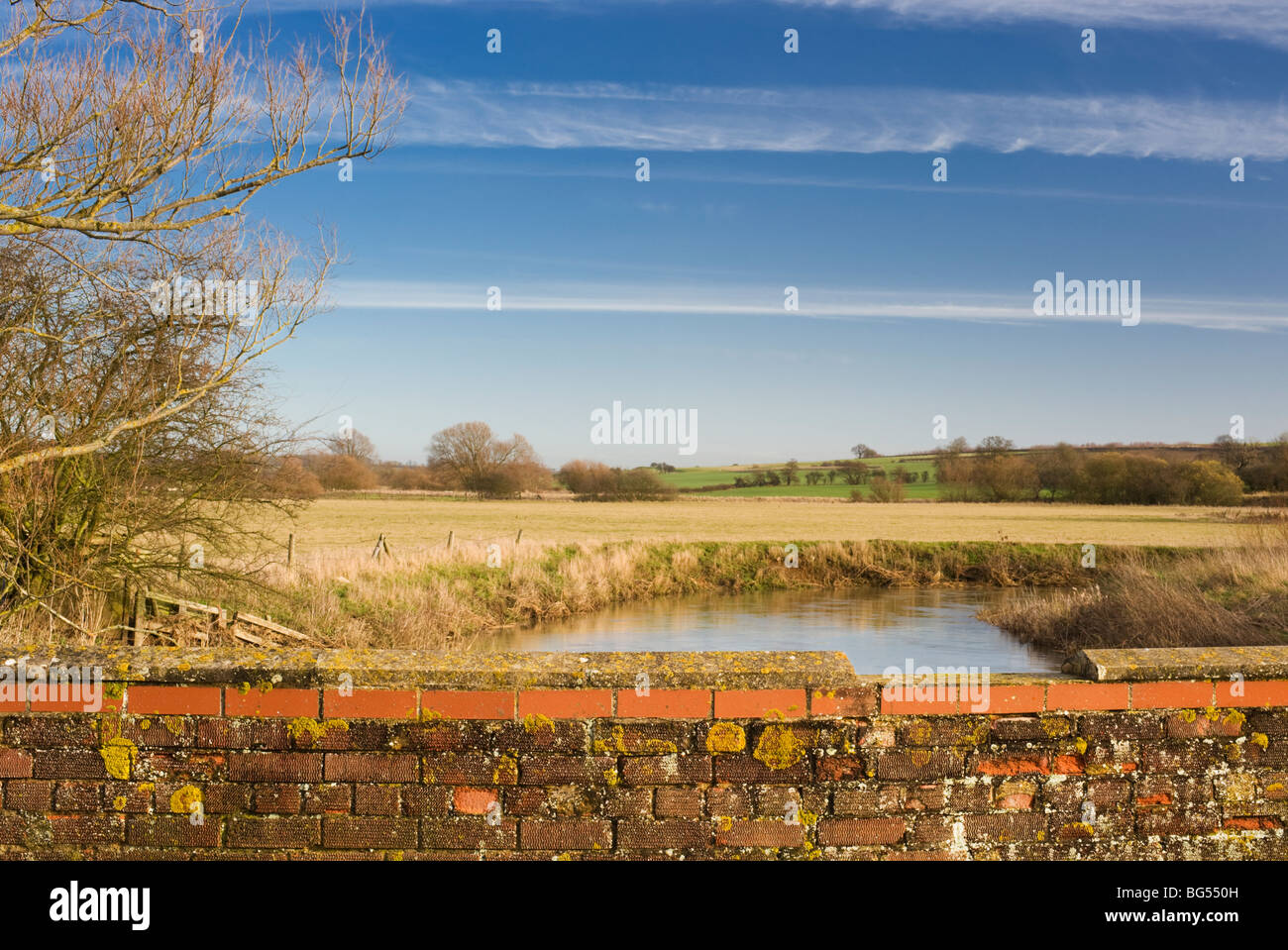 Turtle Bridge over the River Welland on the border of Northamptonshire ...