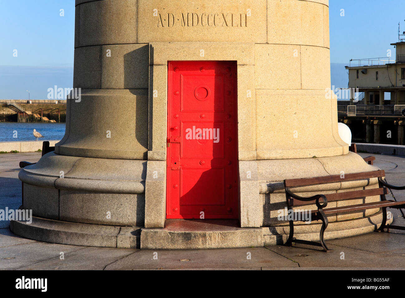 Stone Lighthouse on the West Pier, Ramsgate Royal Harbour, UK Stock ...
