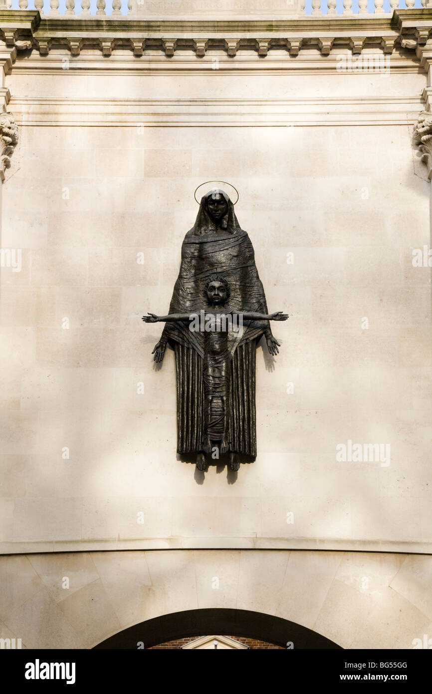 Jacob epstein statues hi-res stock photography and images - Alamy