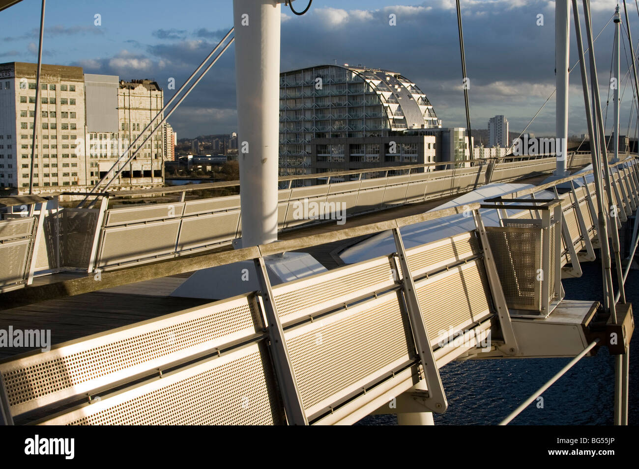 Inverted truss hi-res stock photography and images - Alamy