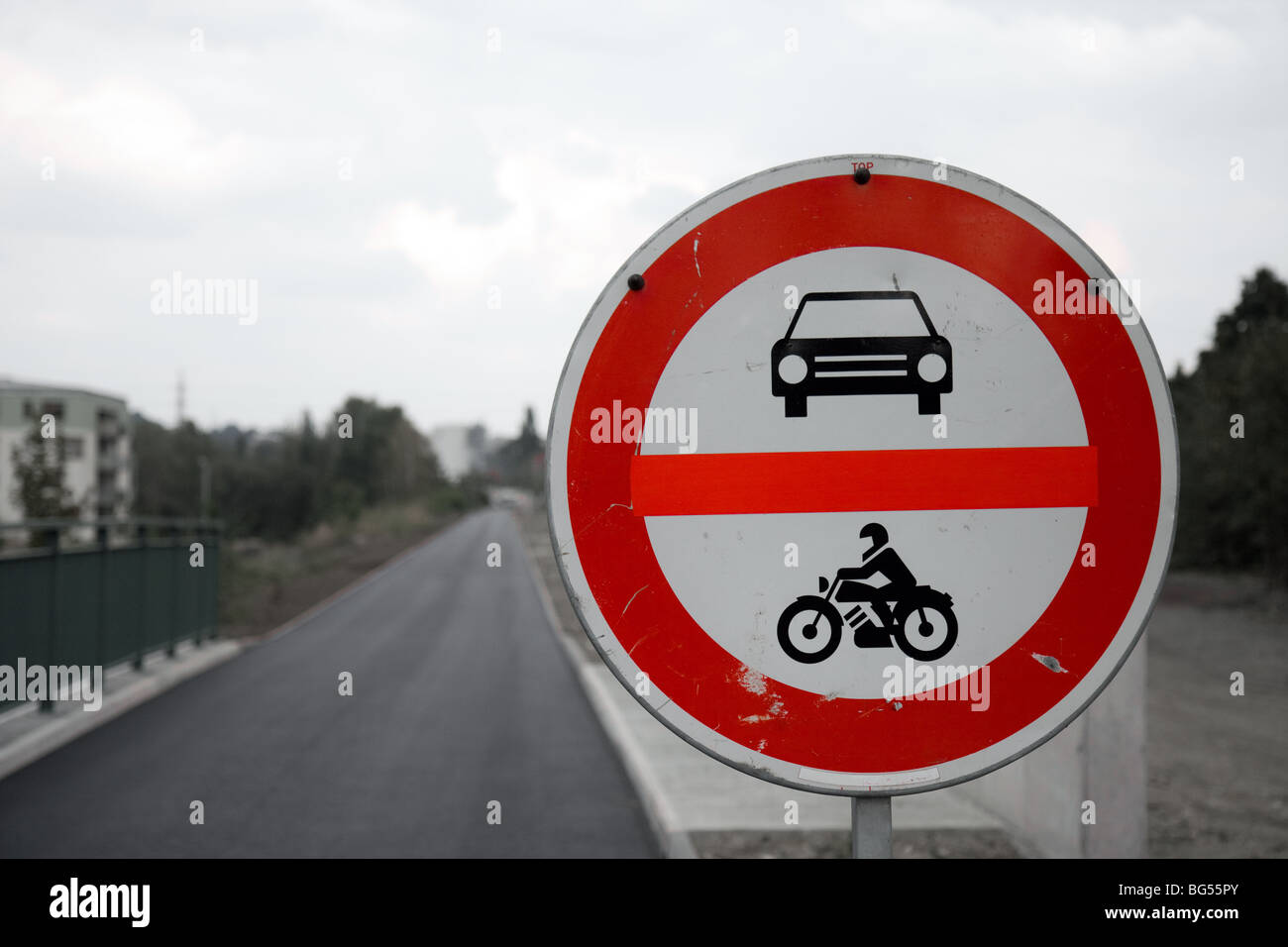 traffic sing on the road Stock Photo - Alamy