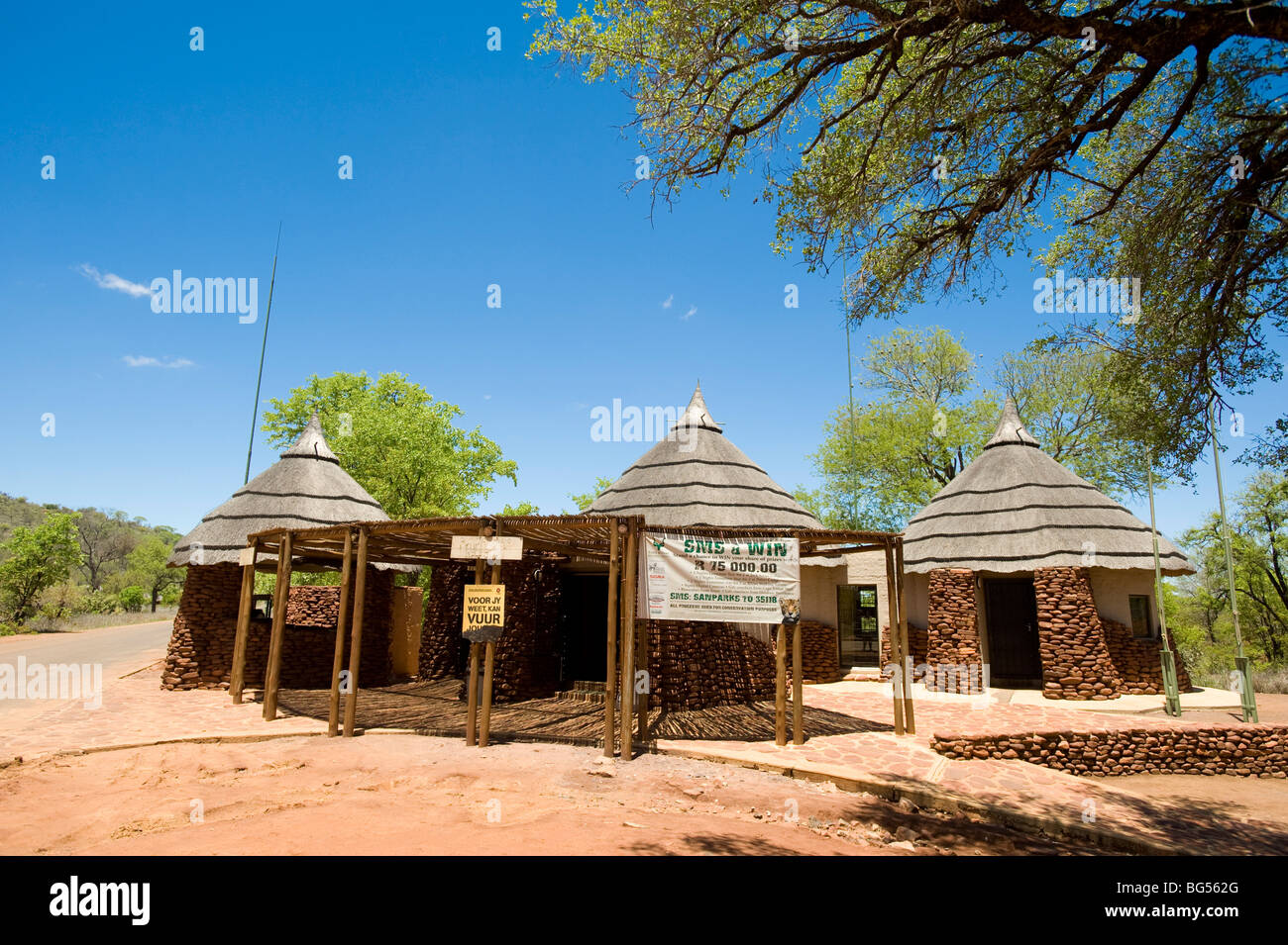 Rondavel hi-res stock photography and images - Alamy