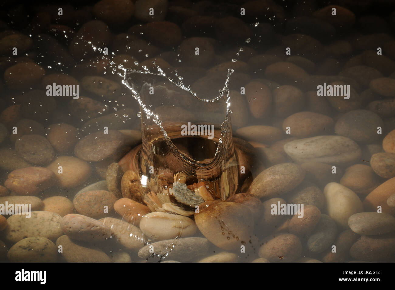 Pebble water ripples hi-res stock photography and images - Alamy