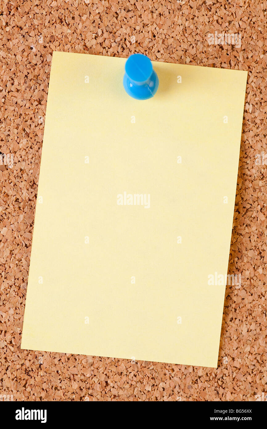 blank paper notes on cork board Stock Photo - Alamy