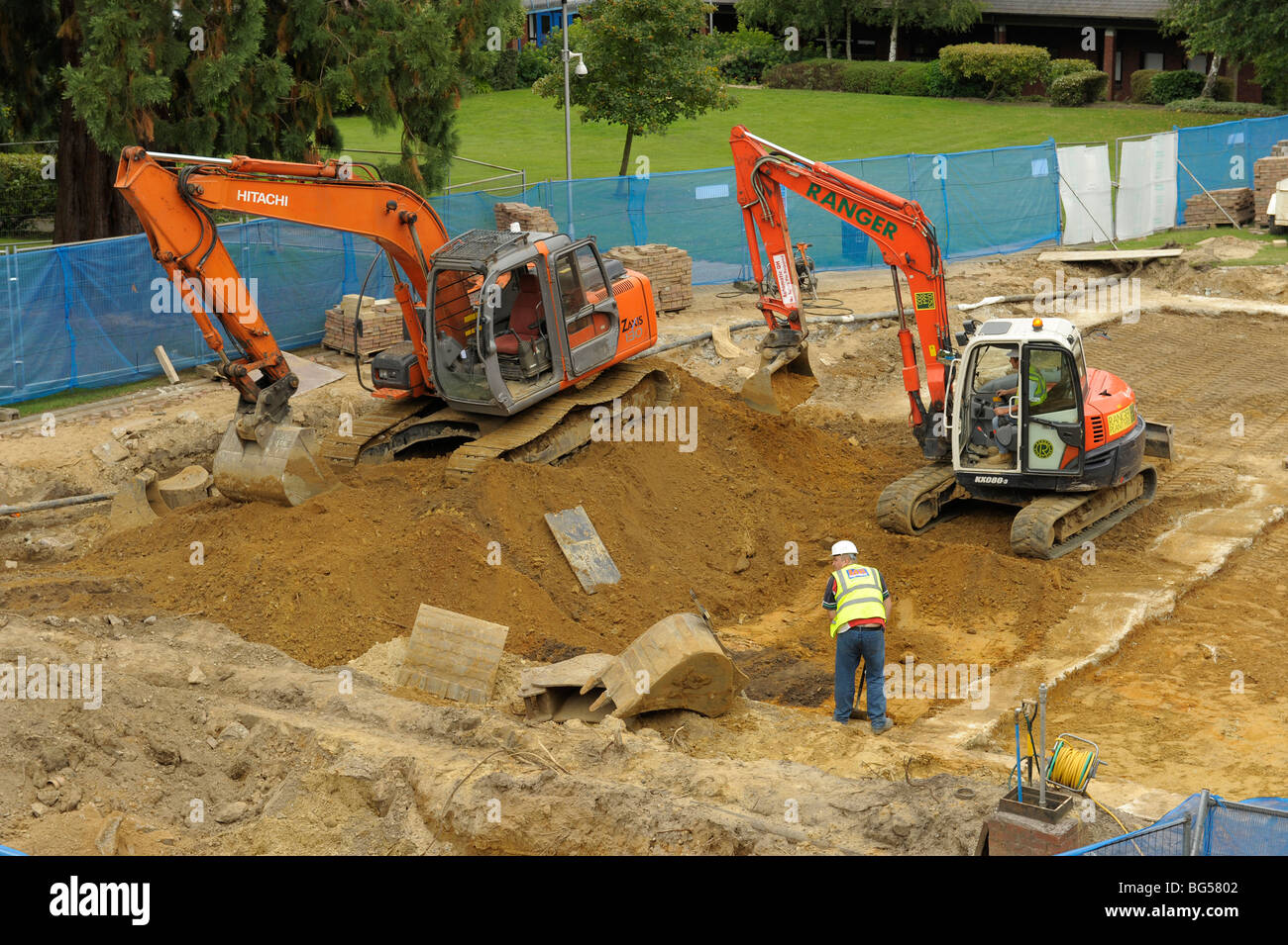Digger digging foundation hi-res stock photography and images - Alamy