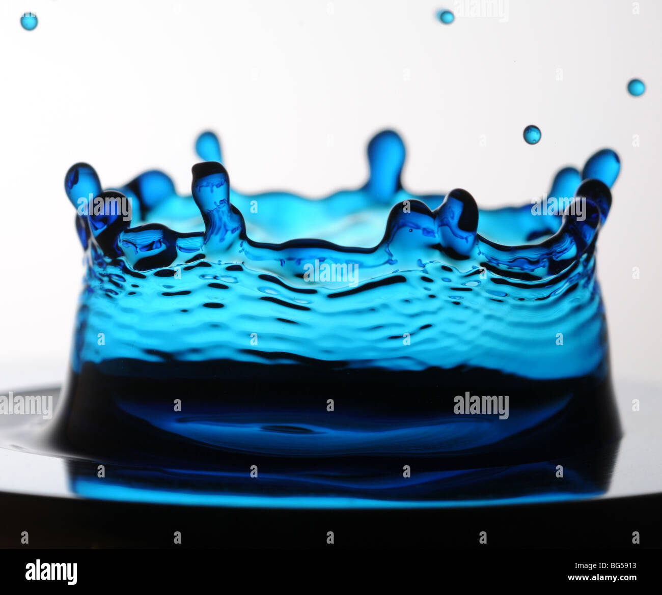 A single drop of blue liquid forming a coronet as it lands Stock Photo ...