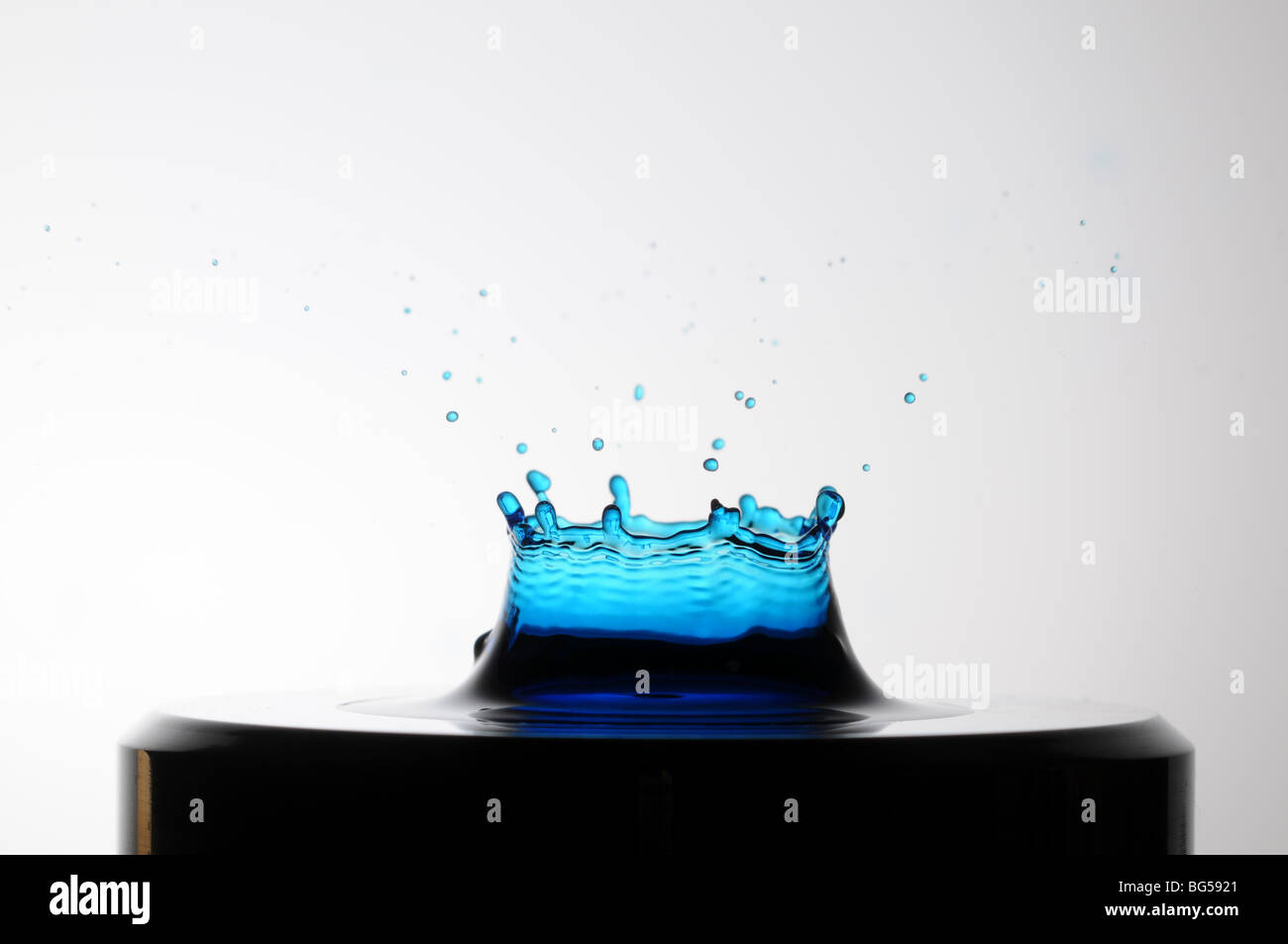 A single drop of blue liquid forming a coronet as it lands Stock Photo ...