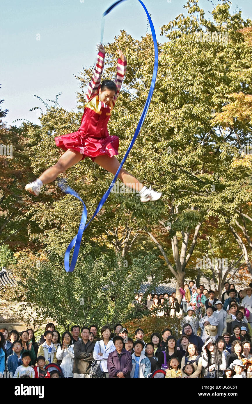 Gymnasts jumping hi-res stock photography and images - Alamy
