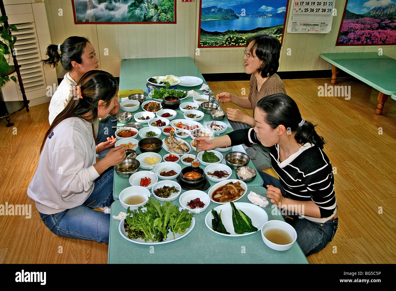Traditional korean holiday hi-res stock photography and images - Alamy