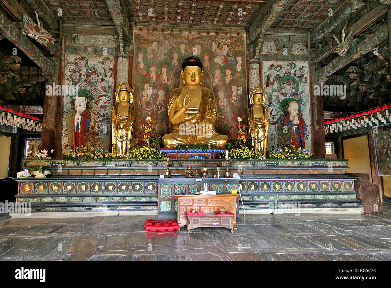Buddha hall at Bulguksa Temple Stock Photo - Alamy