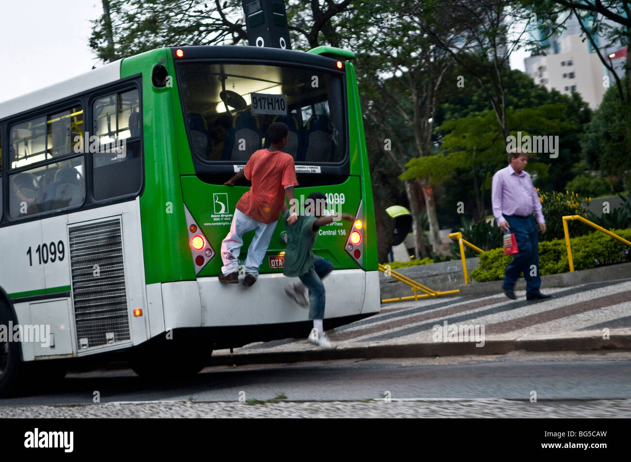 Catching bus hi-res stock photography and images - Alamy