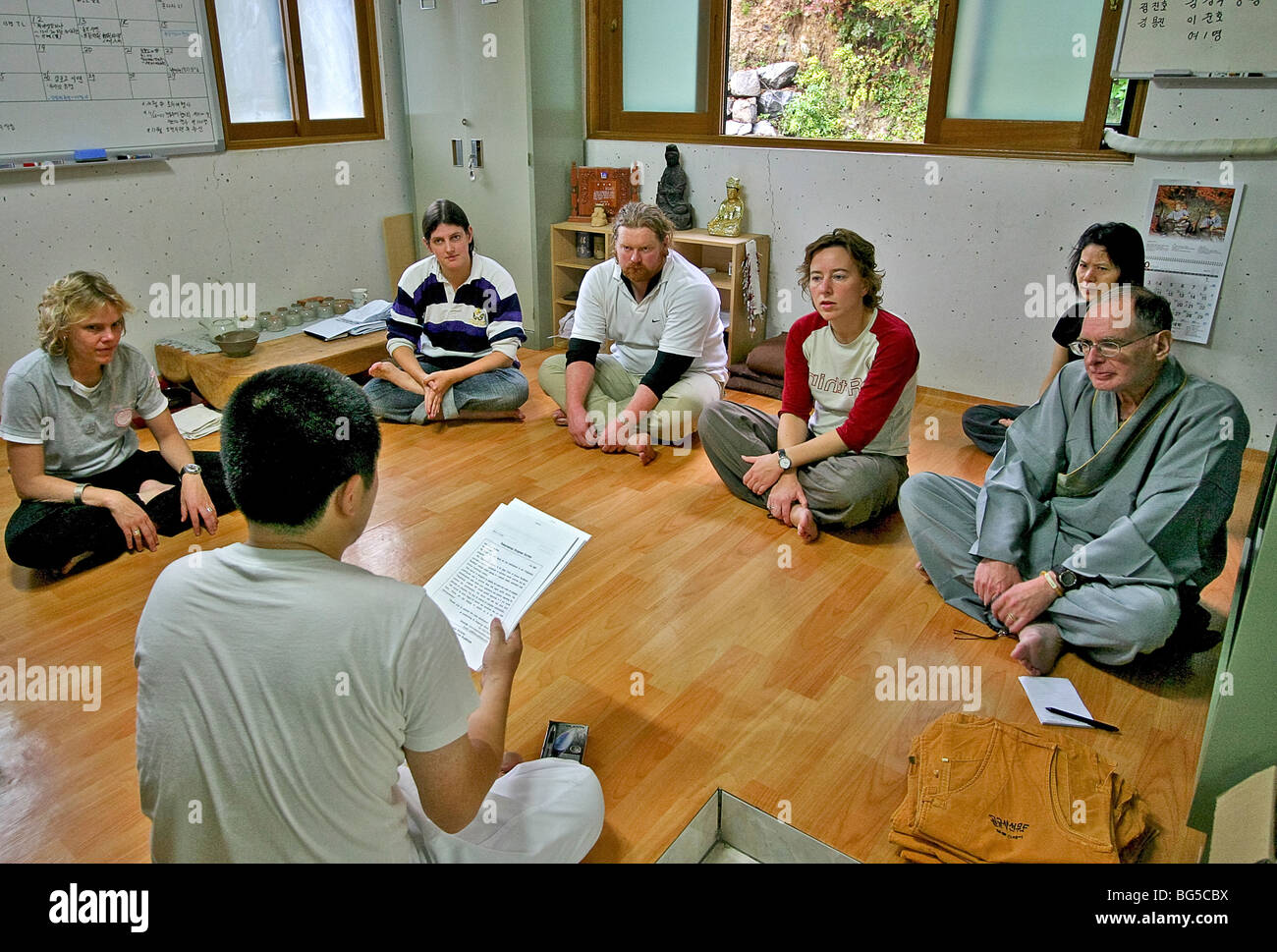 Westerners learn about Sunmudo training at Golgul Temple, Buddhist ...