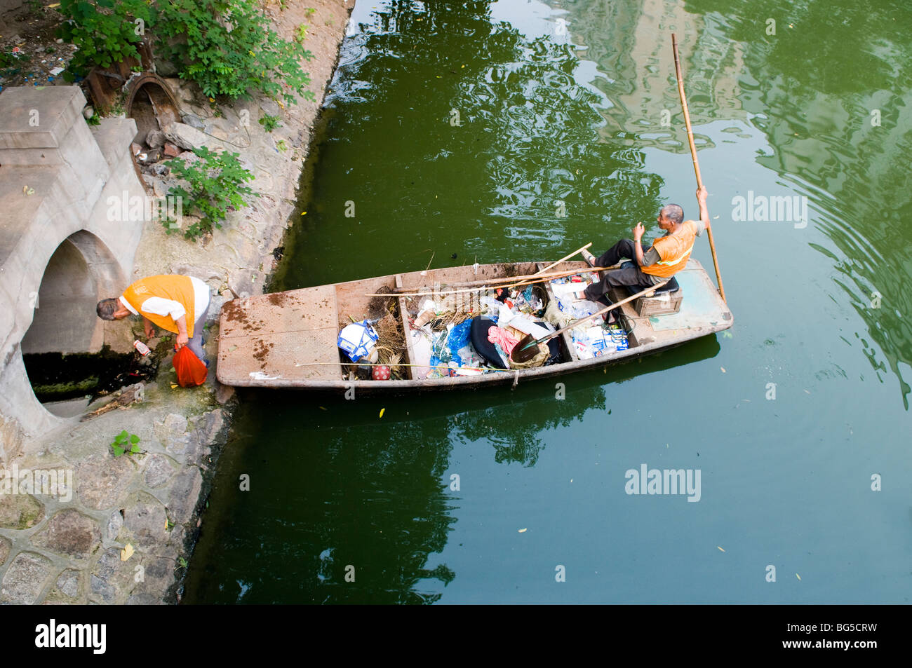 Cleaning the canals hi-res stock photography and images - Alamy