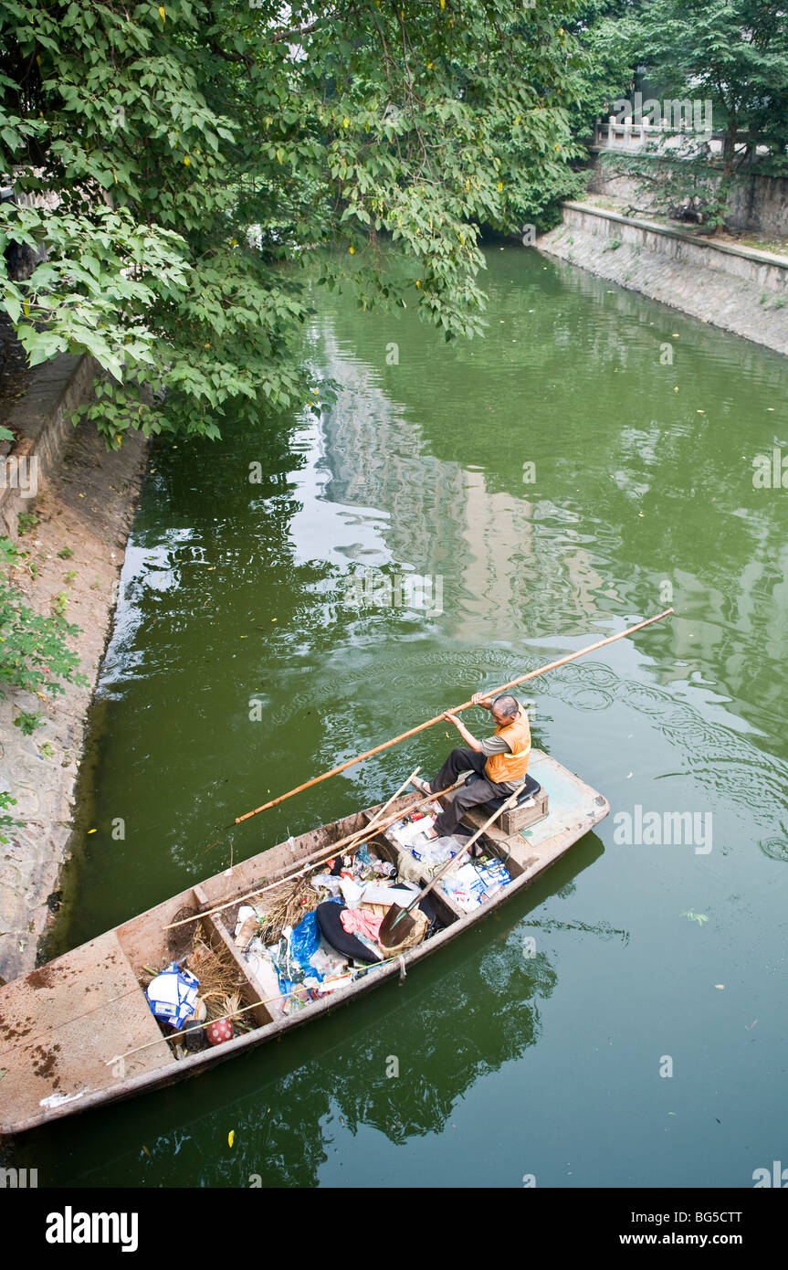 Cleaning the canals hi-res stock photography and images - Alamy