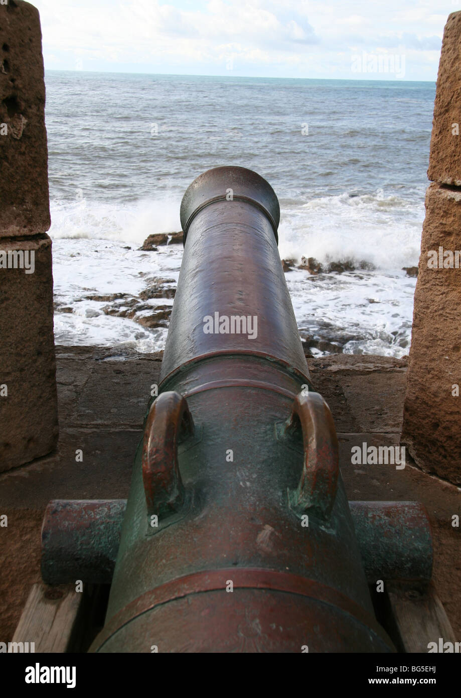Gun ramparts hi-res stock photography and images - Alamy