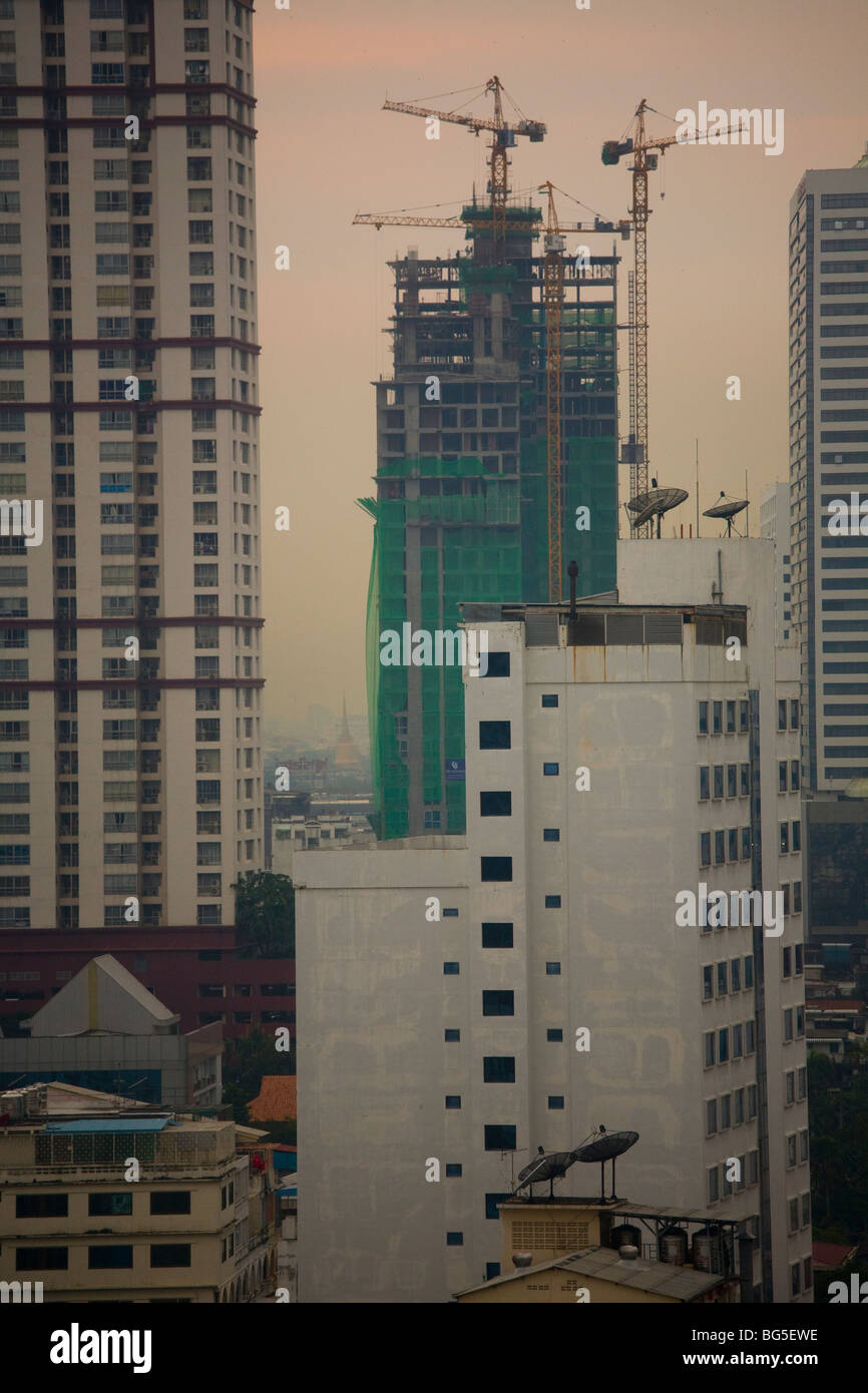 Bangkok city construction cranes buildings hi-res stock photography and ...