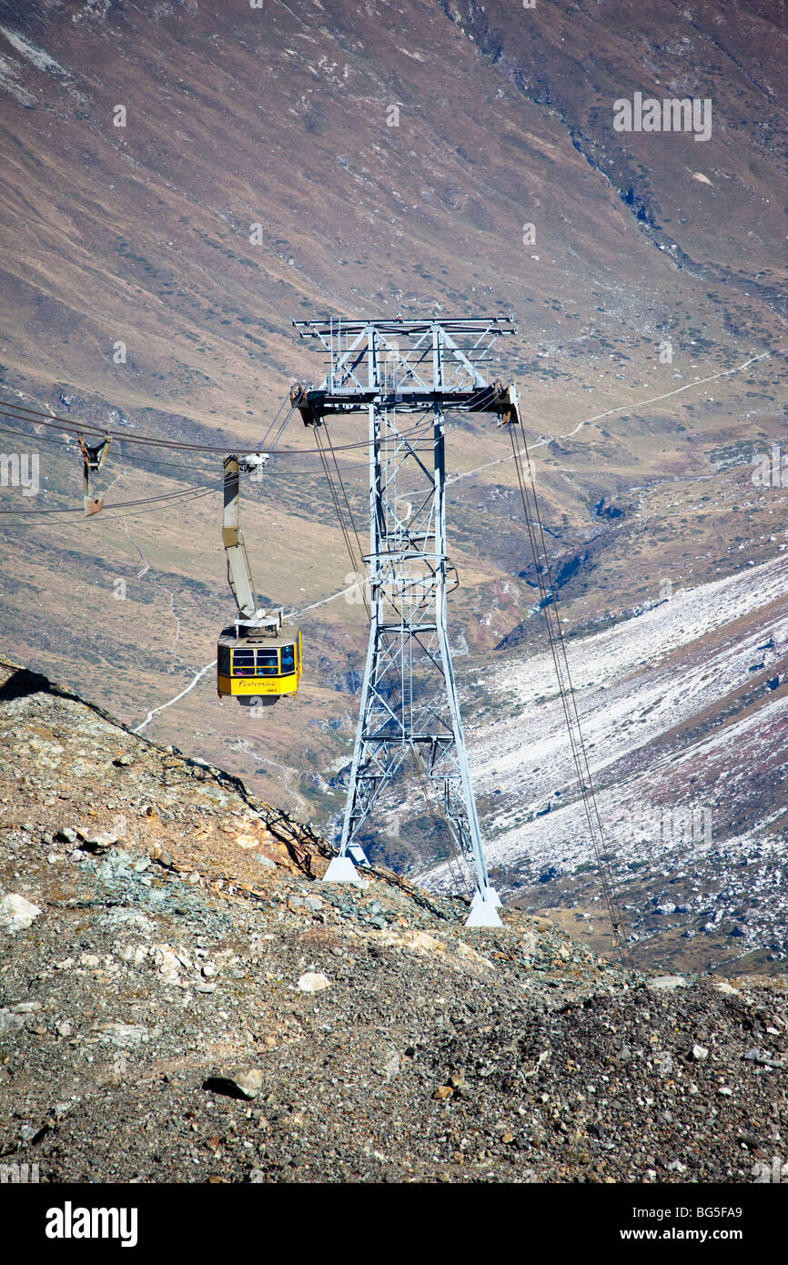 Diavolezza mountain cable car hi-res stock photography and images - Alamy