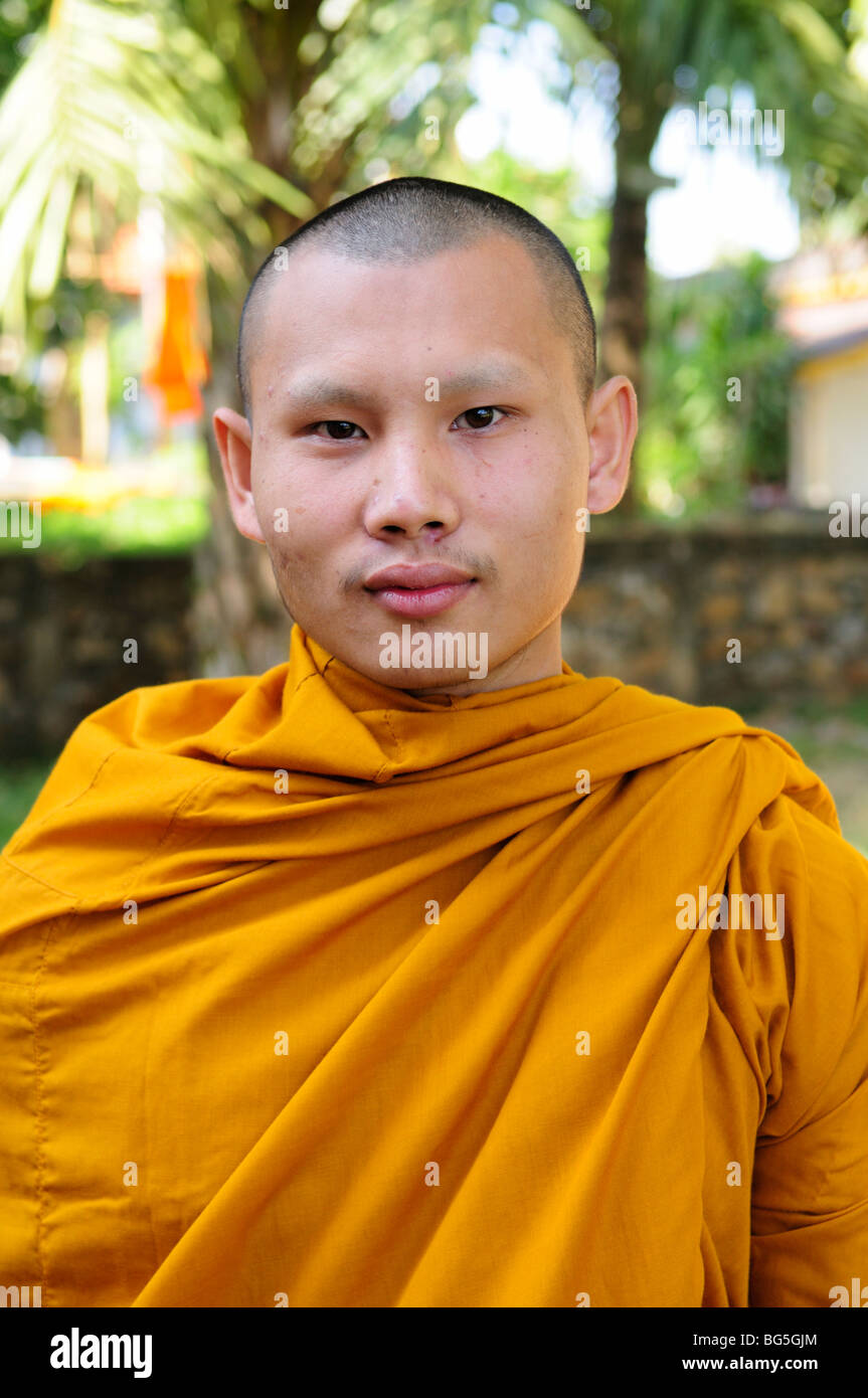 Novice monk laos hi-res stock photography and images - Alamy