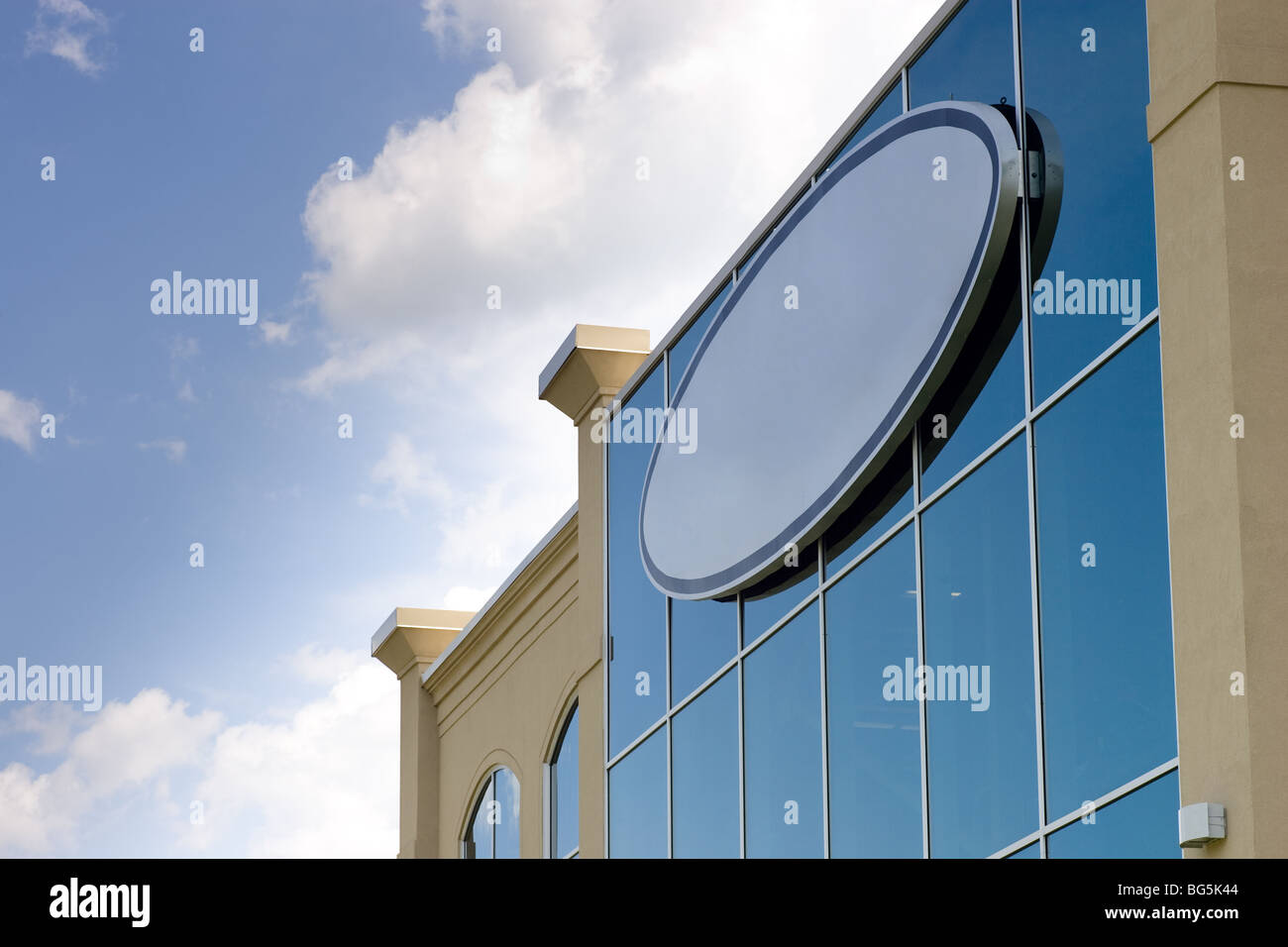 Glass corner building hi-res stock photography and images - Alamy