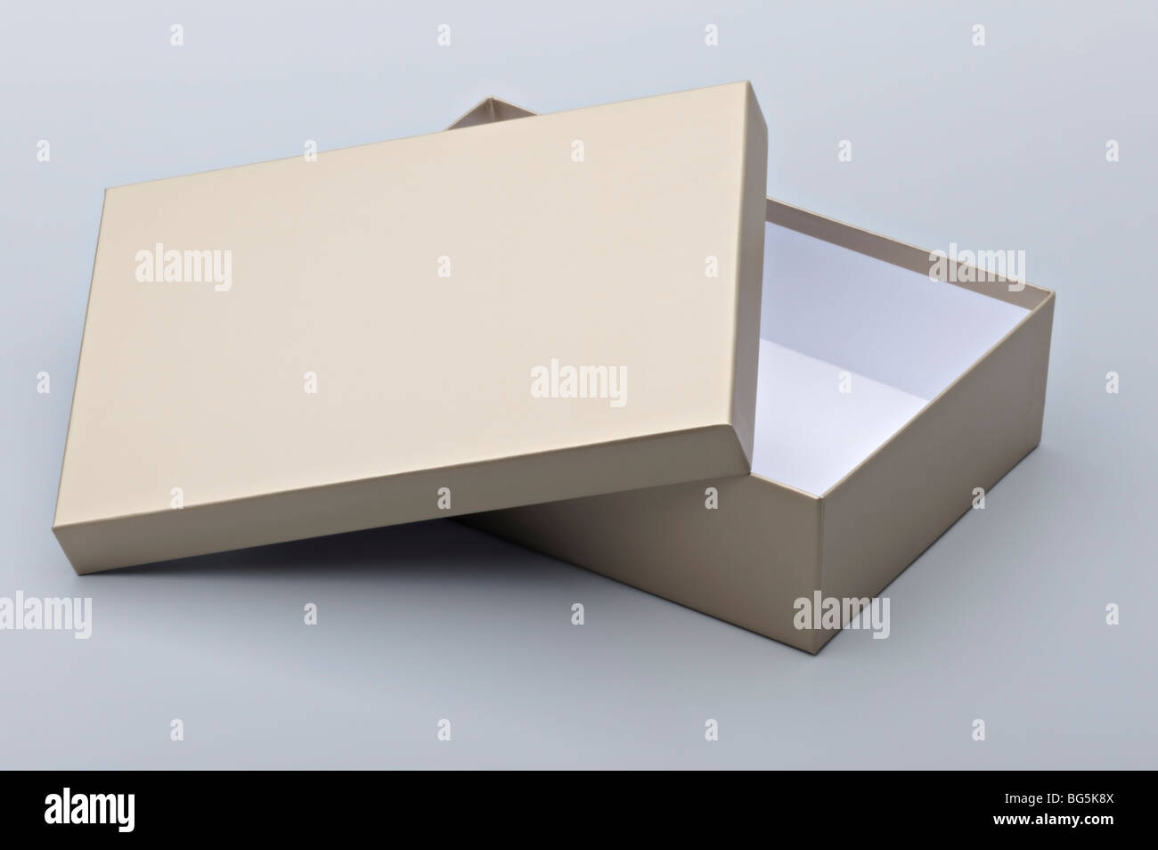 Empty open carton box Stock Photo - Alamy