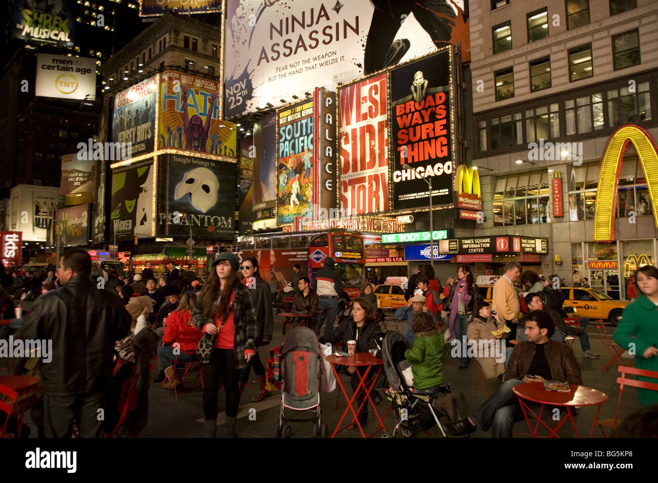 Times square tourism hi-res stock photography and images - Alamy