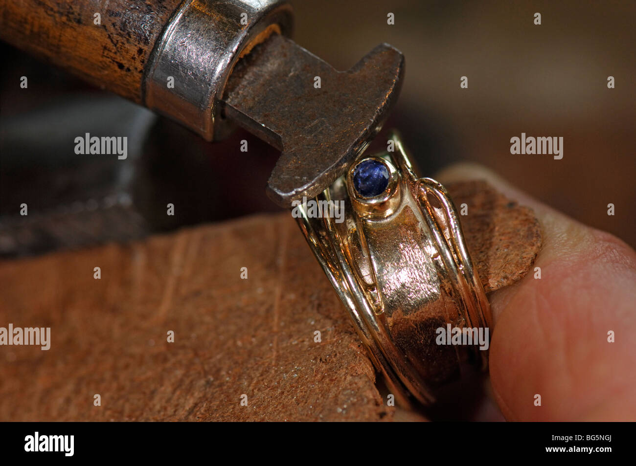 Setting jewellery hi-res stock photography and images - Alamy