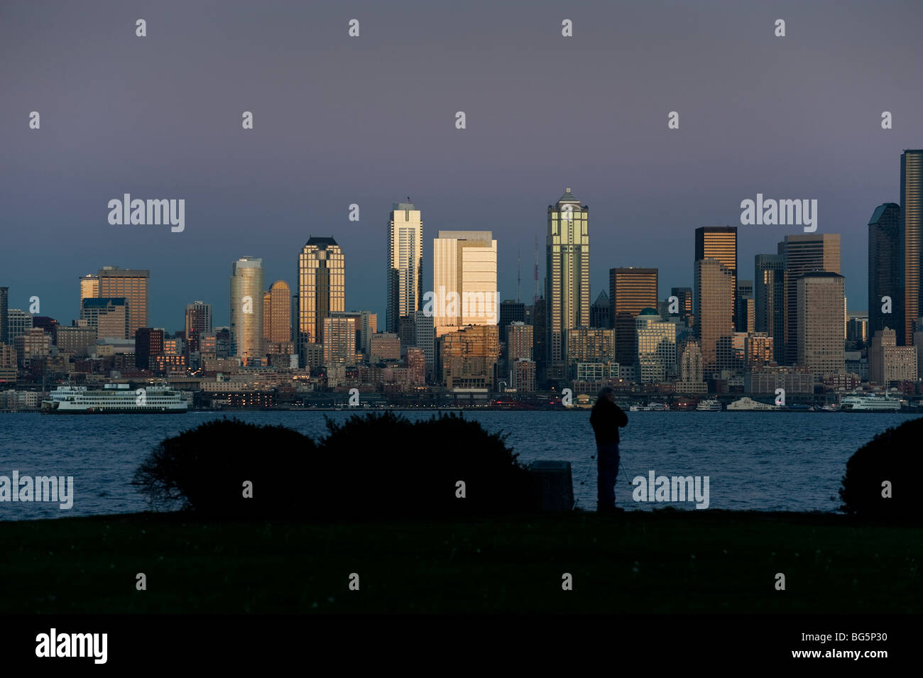 Seattle view city tourist skyscraper hi-res stock photography and ...