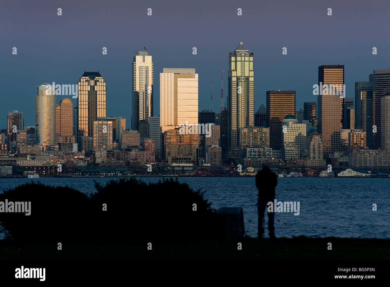 Beautiful night shoot downtown water hi-res stock photography and ...