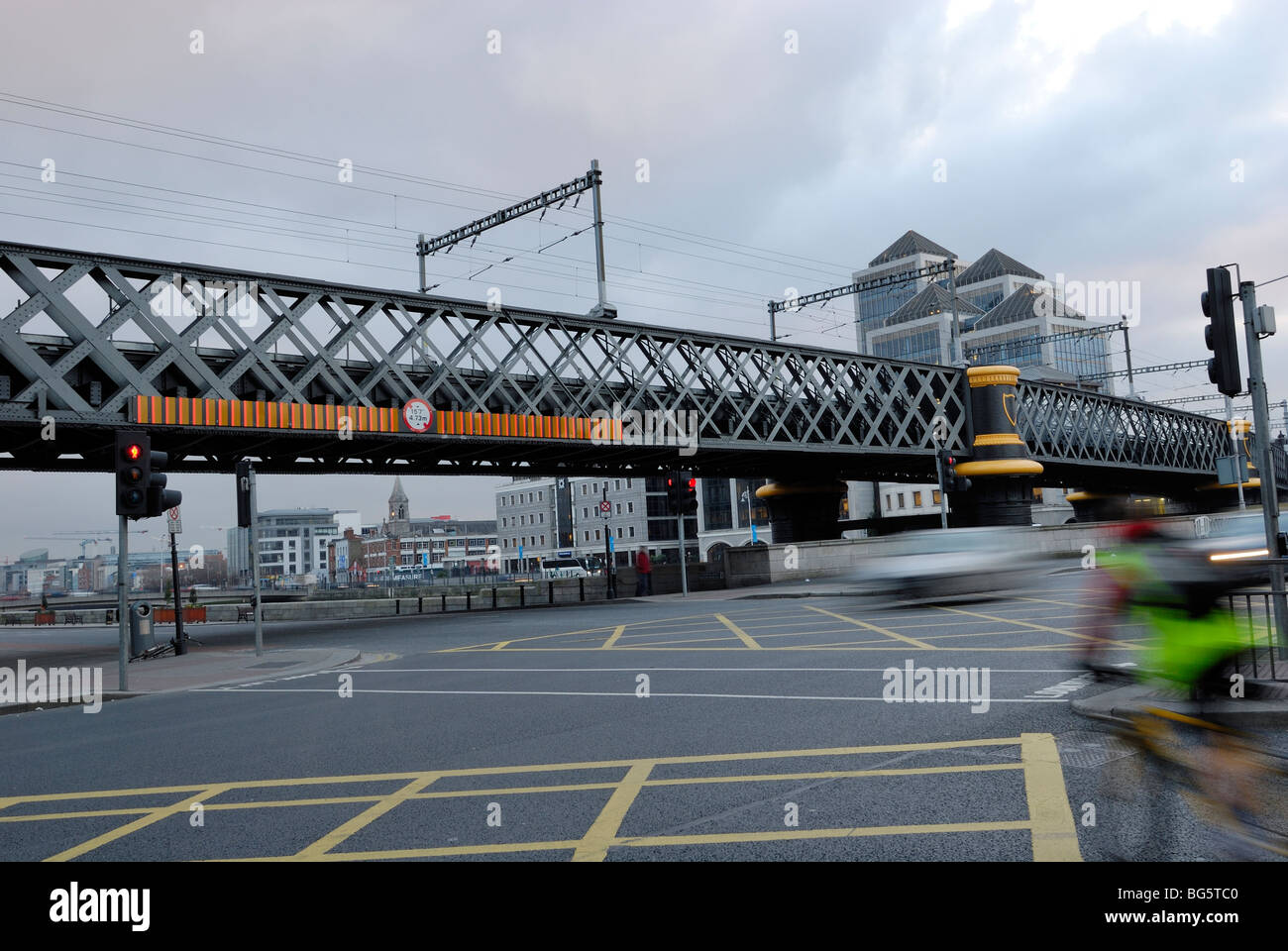 Train bridge dublin hi-res stock photography and images - Alamy