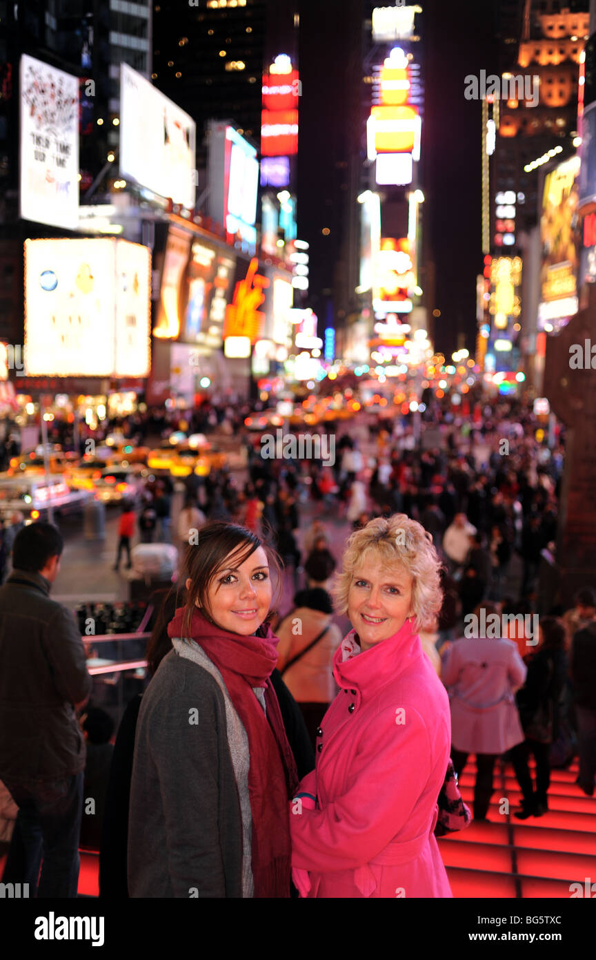 Woman times square hi-res stock photography and images - Alamy