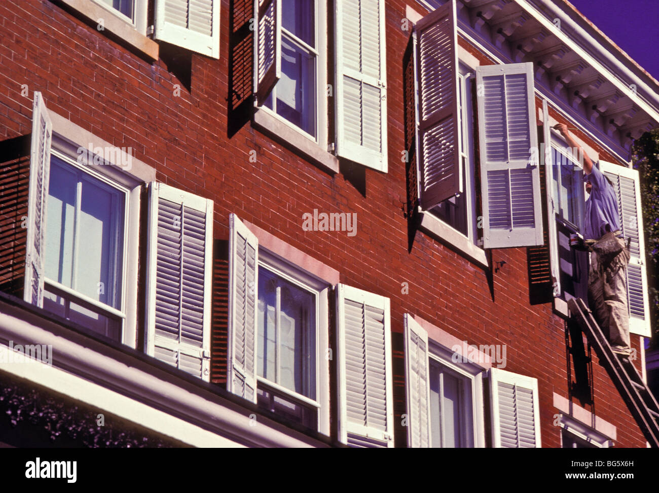 Worker repairs windows hi-res stock photography and images - Alamy