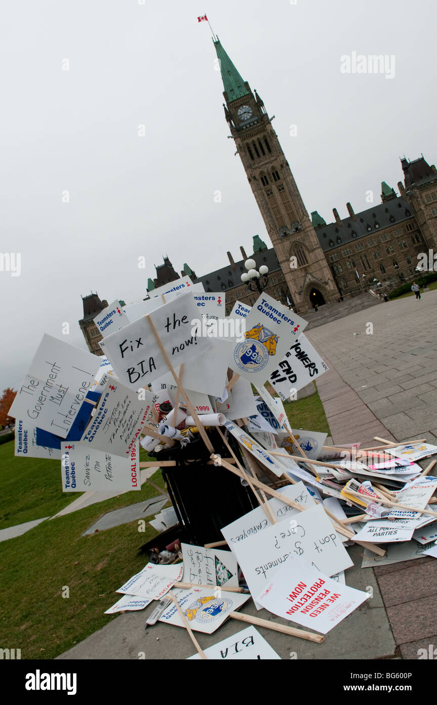 Protest signs hi-res stock photography and images - Alamy