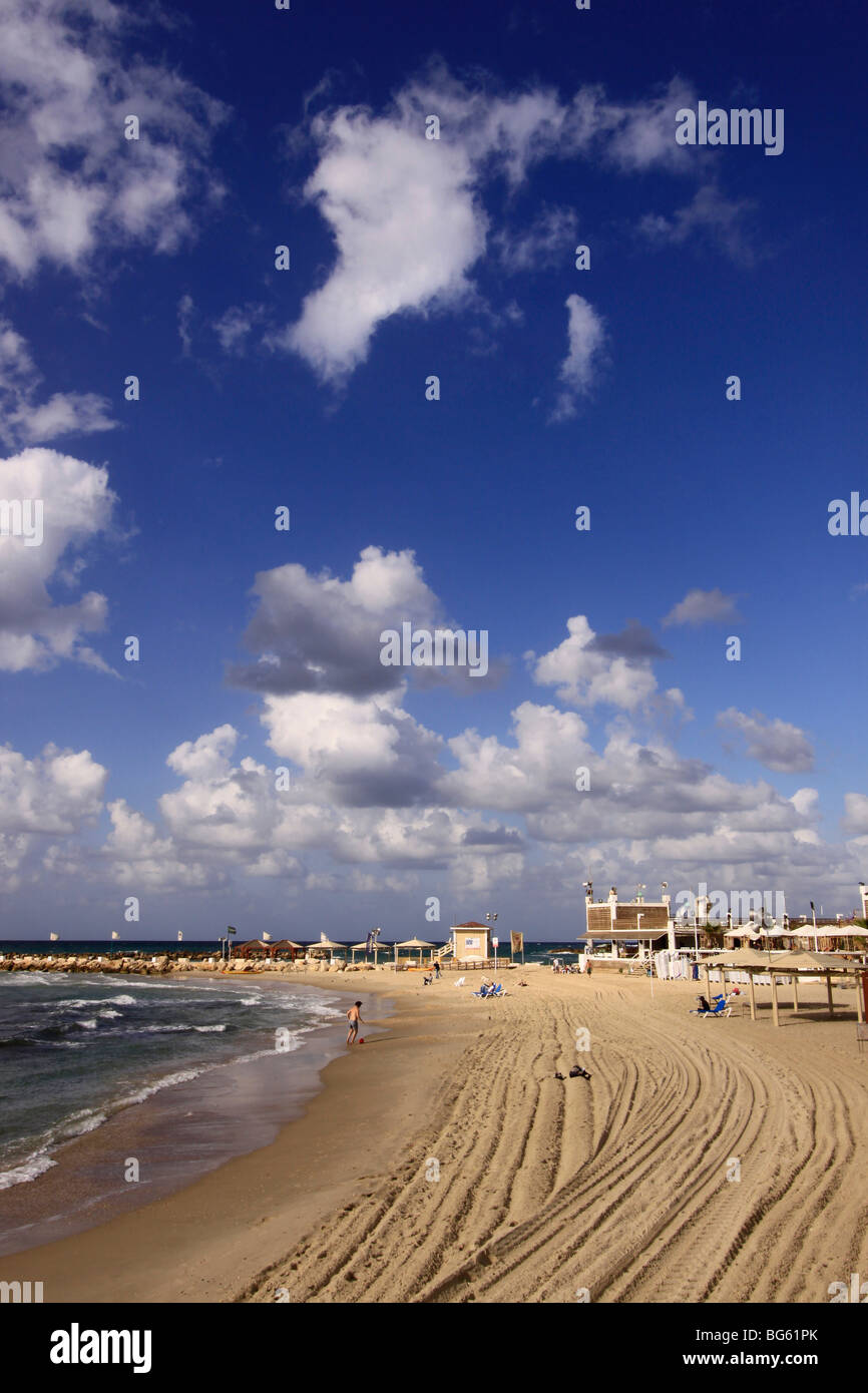 Tel aviv beach hi-res stock photography and images - Alamy