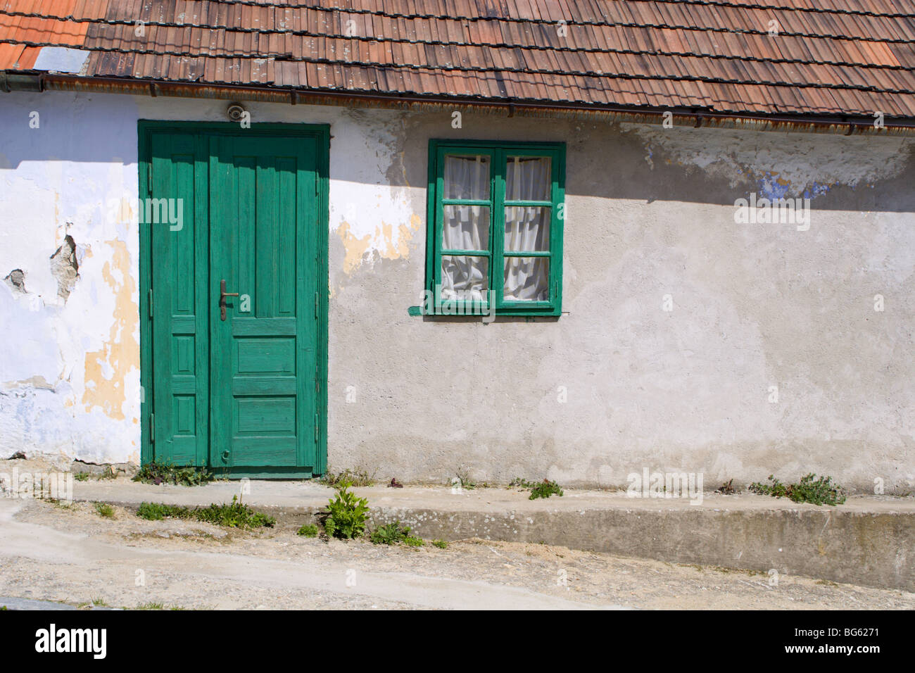 facade of old house Stock Photo - Alamy