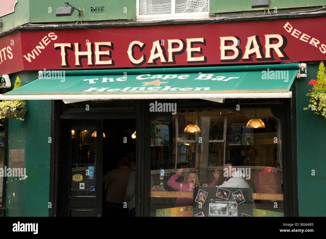 Ireland pubs undertaker hi-res stock photography and images - Alamy