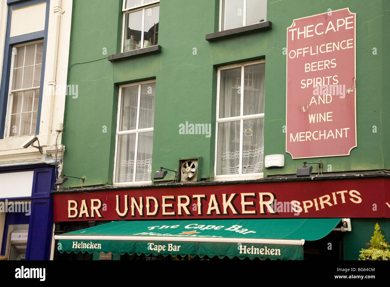 Ireland pubs undertaker hi-res stock photography and images - Alamy