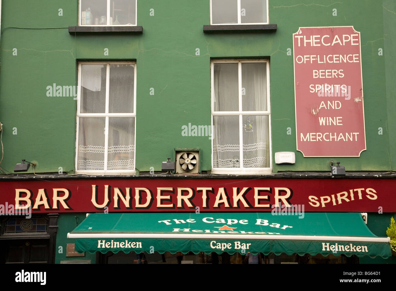 Ireland pubs undertaker hi-res stock photography and images - Alamy