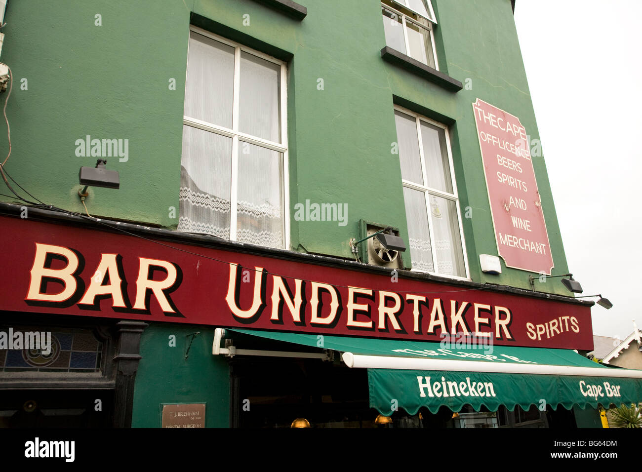 Ireland pubs undertaker hi-res stock photography and images - Alamy