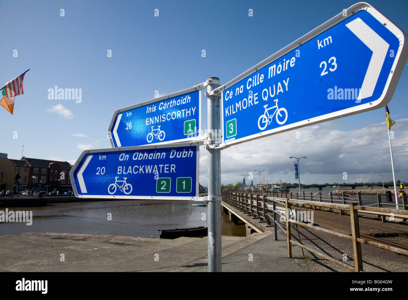 Town tourist signs ireland hi-res stock photography and images - Alamy