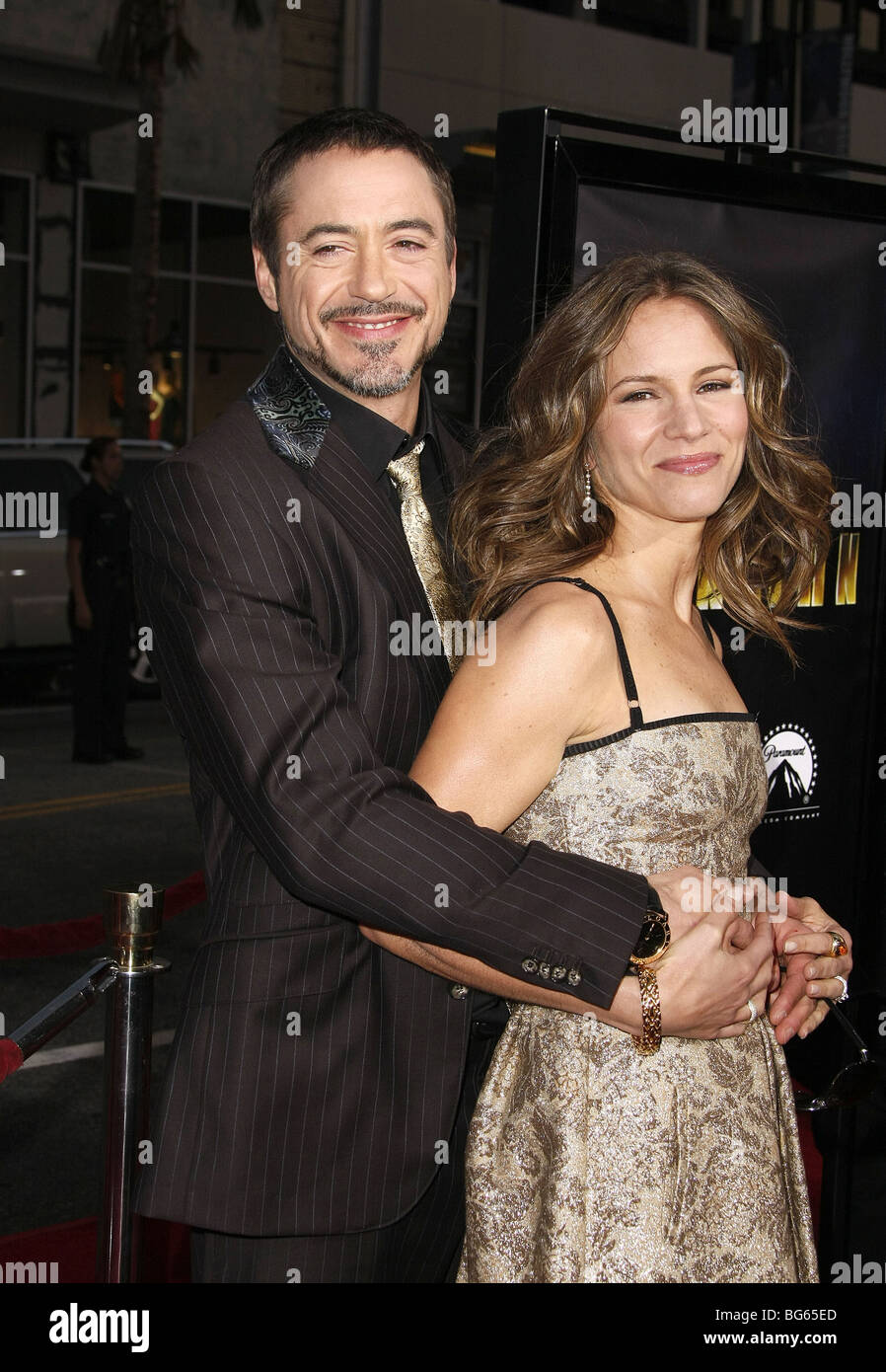 ROBERT DOWNET JR. SUSAN DOWNEY IRON MAN LOS ANGELES PREMIERE GRAUMANS ...