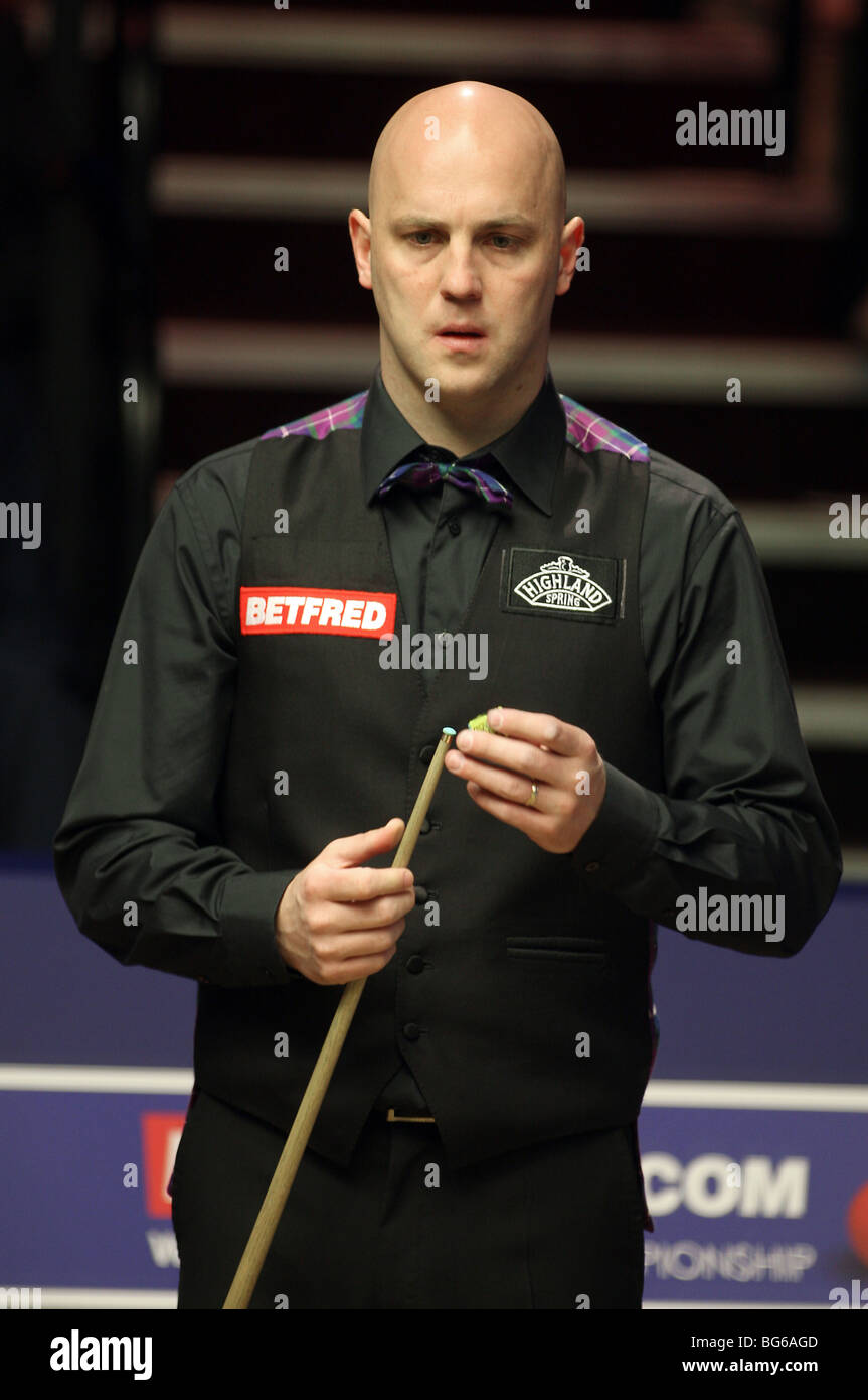 MARK KING WORLD SNOOKER CHAMPIONSHIP THE CRUCIBLE SHEFFIELD ENGLAND 18 ...