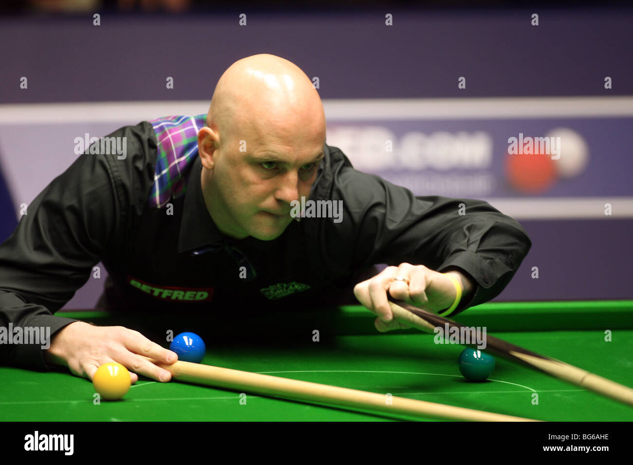 MARK KING WORLD SNOOKER CHAMPIONSHIP THE CRUCIBLE SHEFFIELD ENGLAND 18 ...